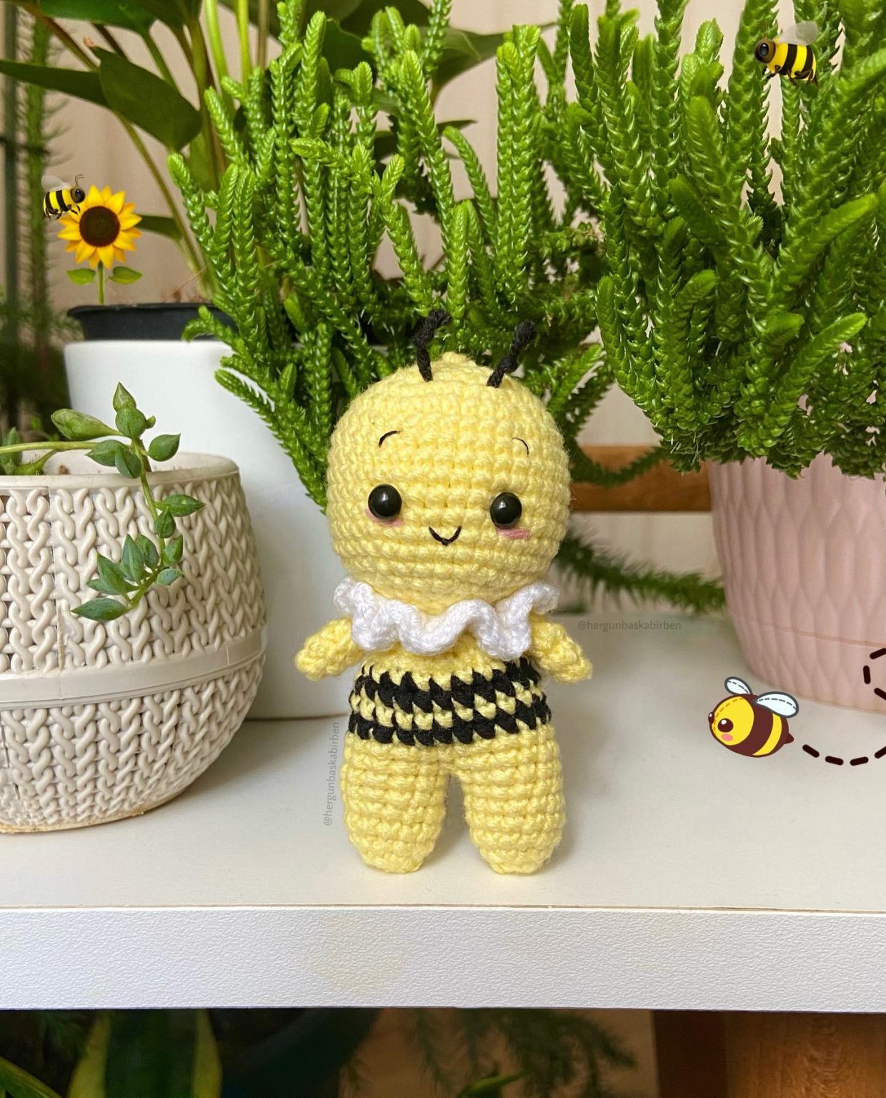 Crochet Pocket Bee Amigurumi Free Pattern – Amigurumi